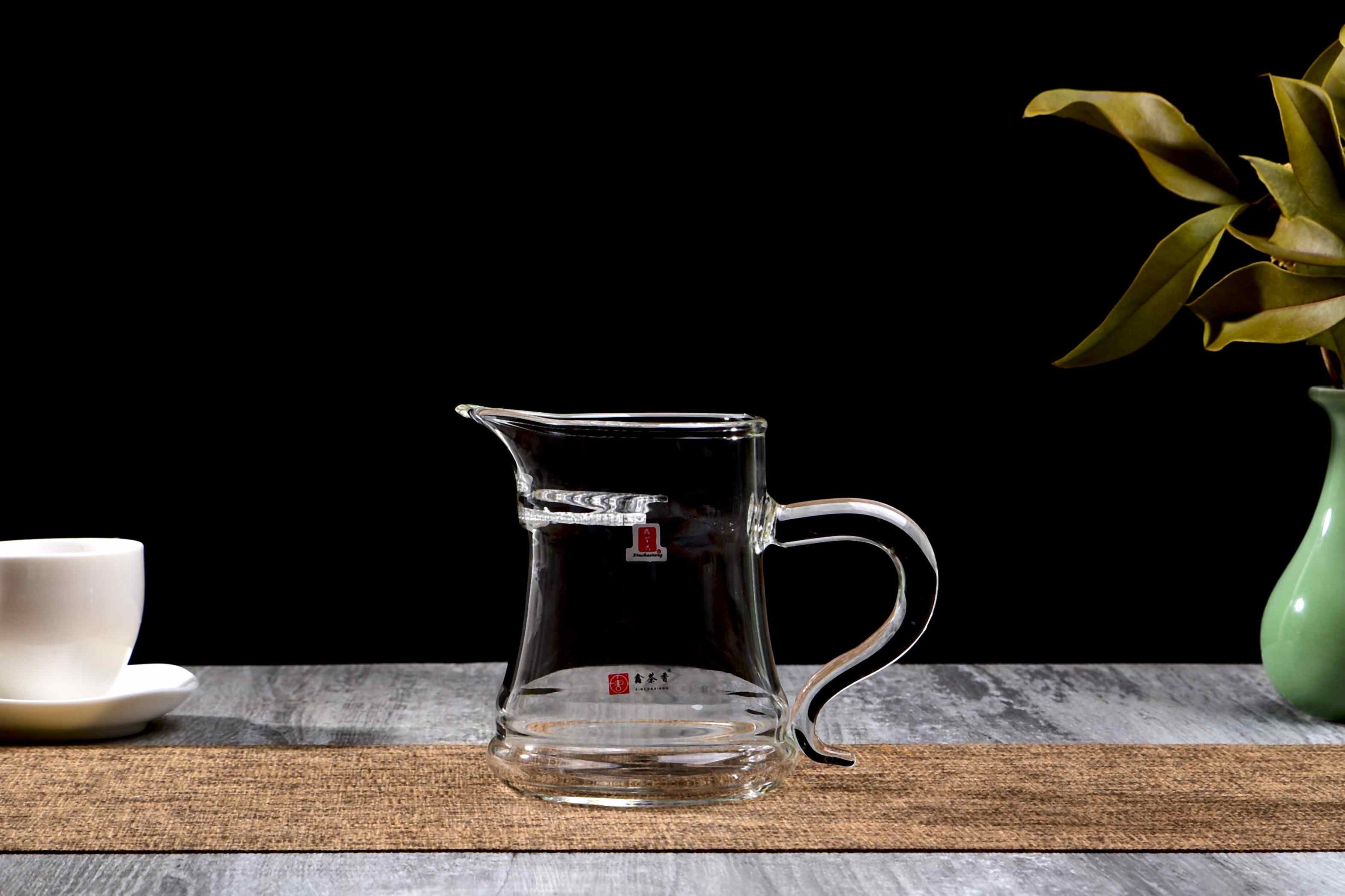 Grandpa Style Glass Cha Hai with Built-In Strainer — Yunnan Sourcing USA